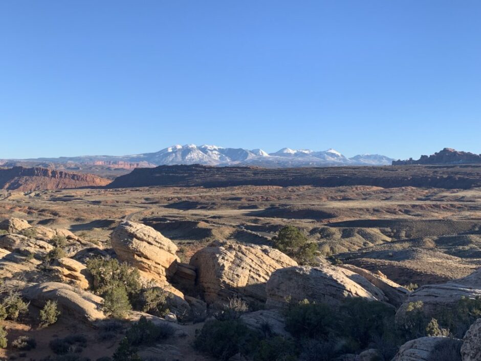 アーチーズ国立公園の見どころ・観光スポットと各トレイルの難易度を紹介 | ふみおのアメリカ駐在ライフ